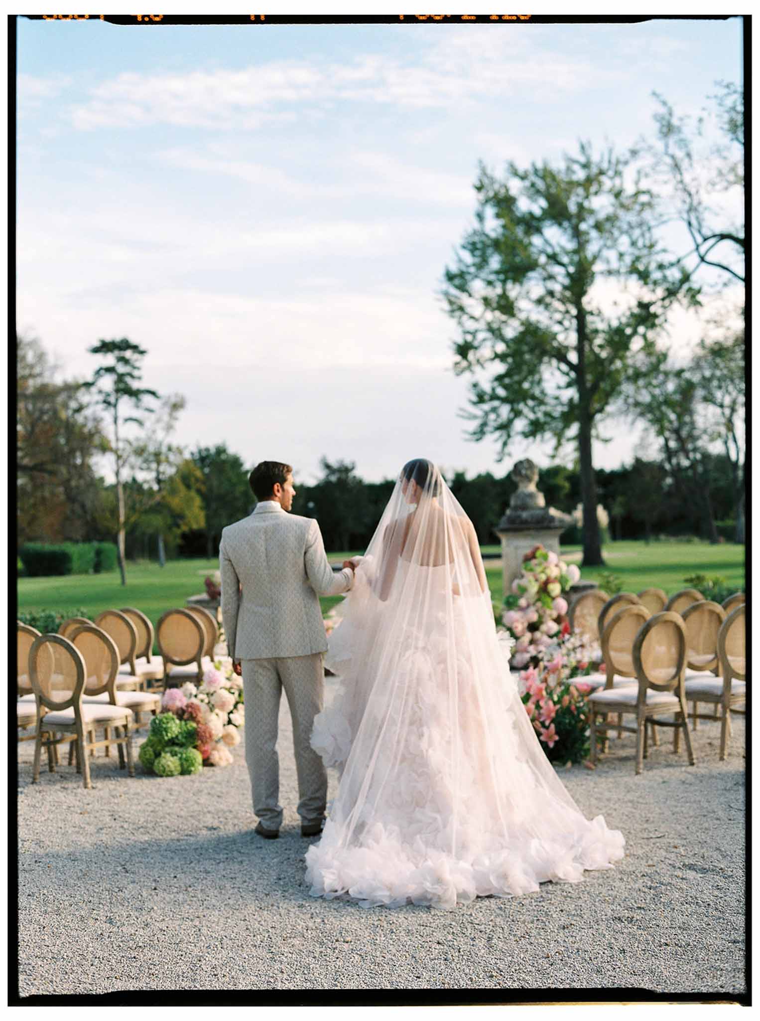 A Spring Love Story in Pastel Hues at Château de Tourreau - French ...